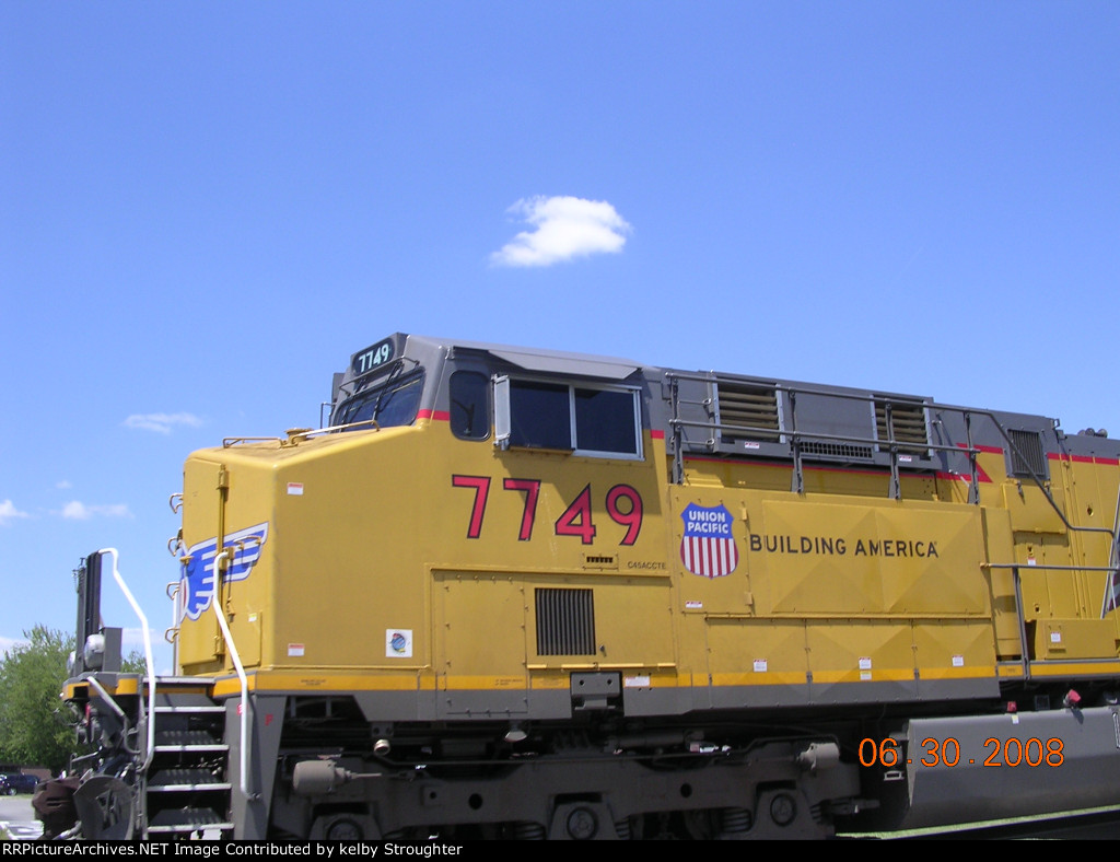 NS 224 w/ UP 7749 on point